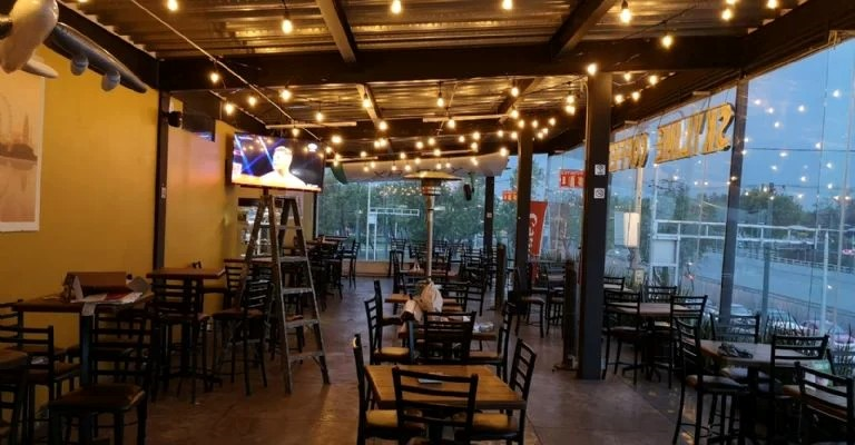 Skyline Coffee: Donde el café se fusiona con un espectáculo aéreo en la ...